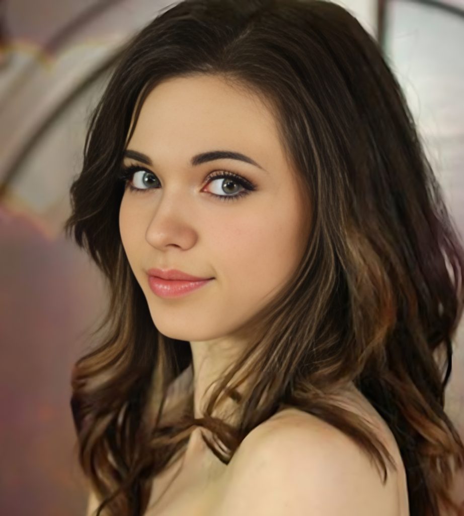 Amouranth (Kaitlyn Siragusa) Wikipedia, Age, Height, Videos, Weight ...