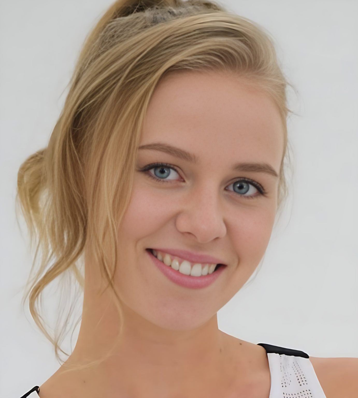 Ella Elastic (Actress) Wikipedia, Age, Videos, Biography, Height ...