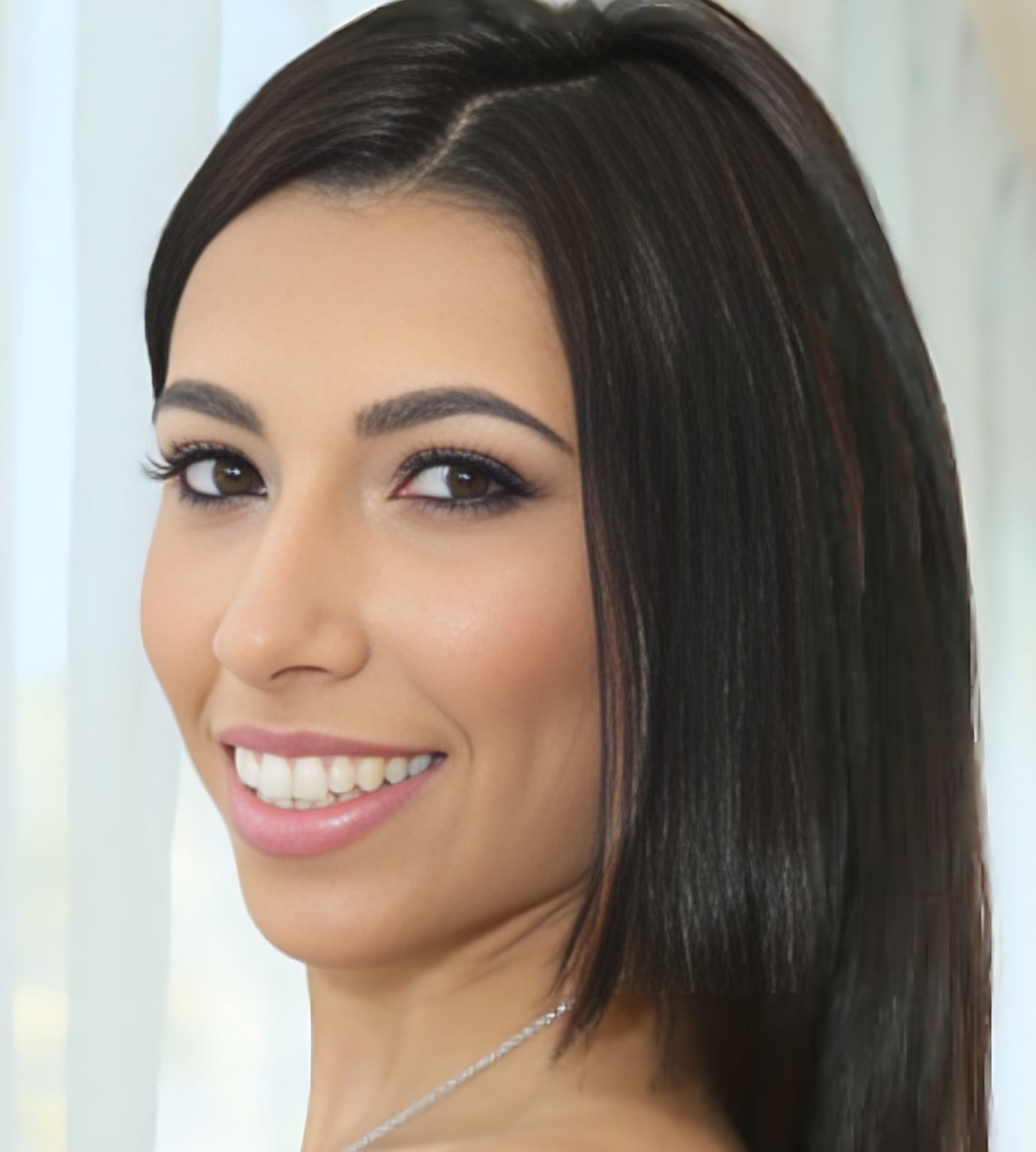 Esme Unica (Actress) Wiki, Age, Photos, Videos, Family, Boyfriend ...