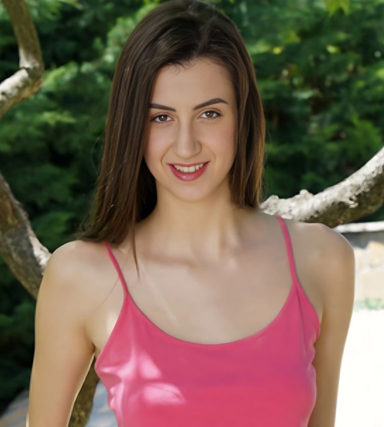 Lina Luxa (Actress) Wiki, Age, Family, Biography, Boyfriend, Career, Videos, Photos, Ethnicity ...