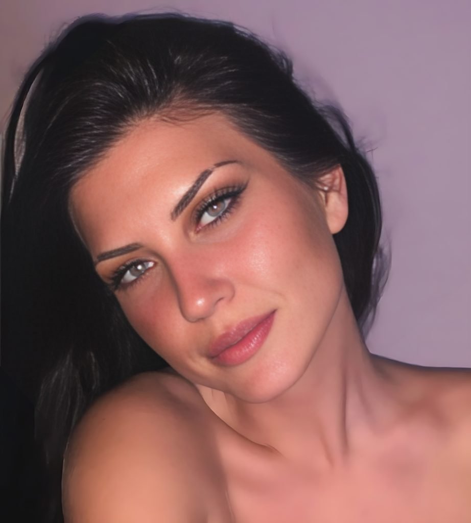 Veena Violetta (Actress) Age, Wiki, Net Worth, Photos, Family, Biography and More