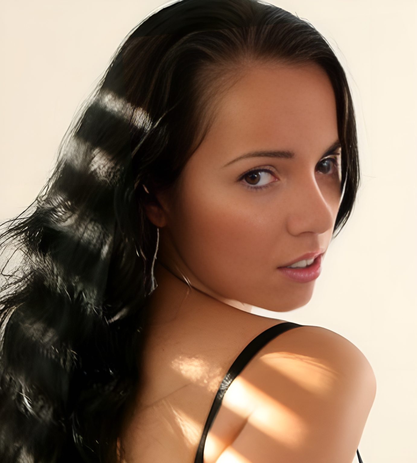 Laura Lion (Actress) Height, Weight, Age, Videos, Photos, Biography ...